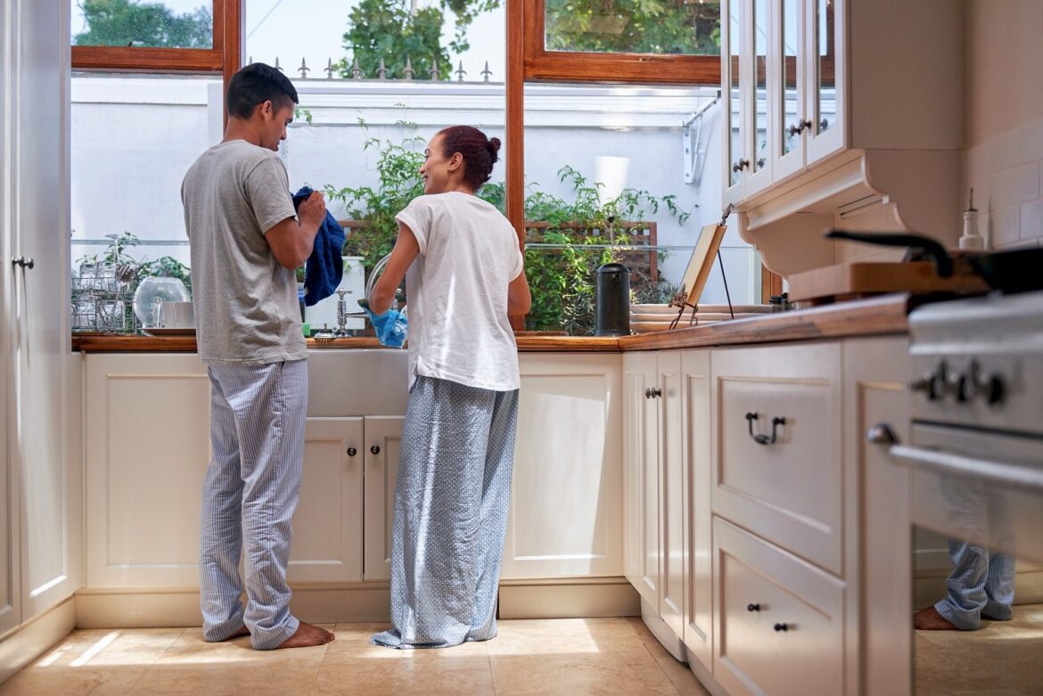 Tips for managing the household chores - The Couple Connection